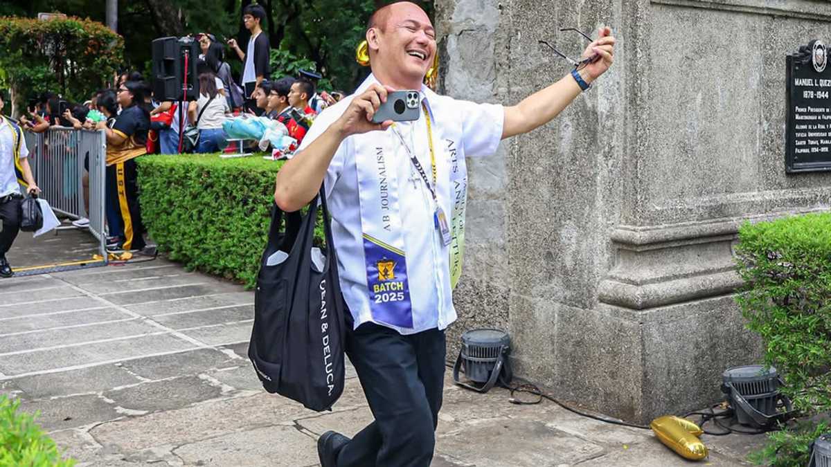 UST batch ‘79, nagtapos sa 2025: 64-anyos na lolo, graduate na sa UST ...