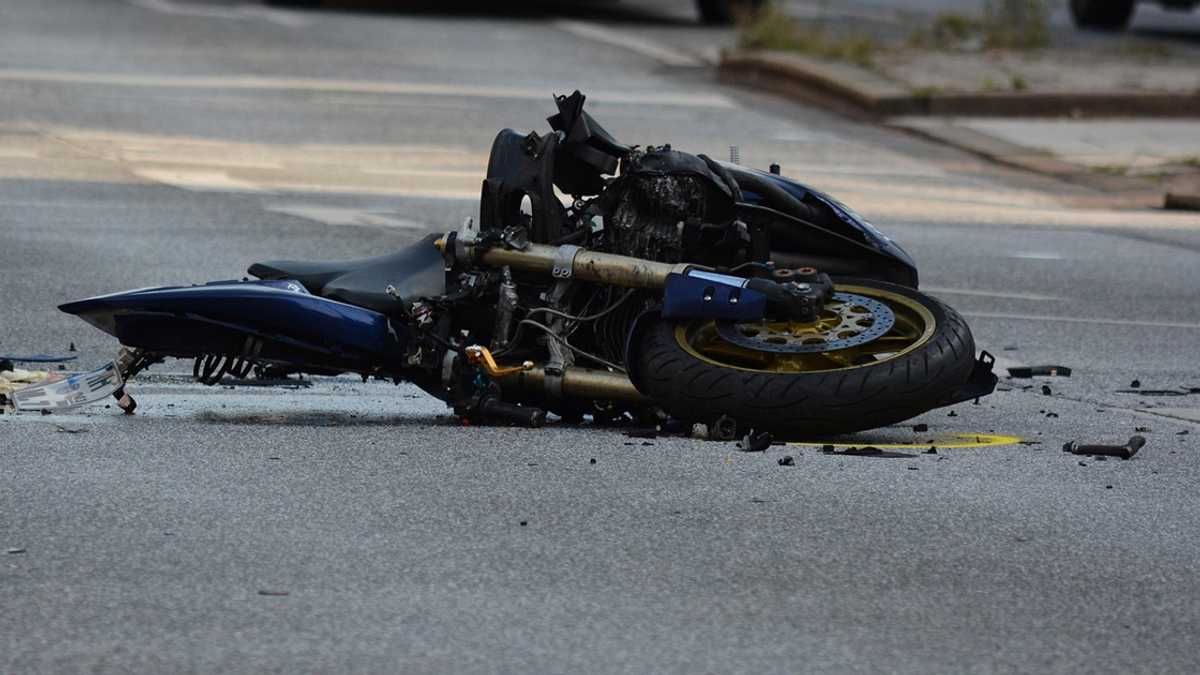 Isabela police officer dies in fatal road accident; hits utility post ...