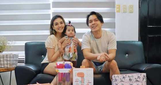 Carlo Aquino's daughter Enola Mithi receives lovely award from school - KAMI.COM.PH