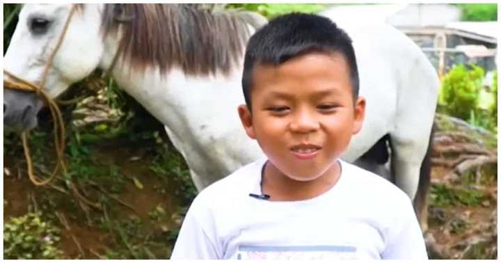 Batang nag-aararo na umantig sa puso ng marami, binalikan na ng kanyang ina - KAMI.COM.PH