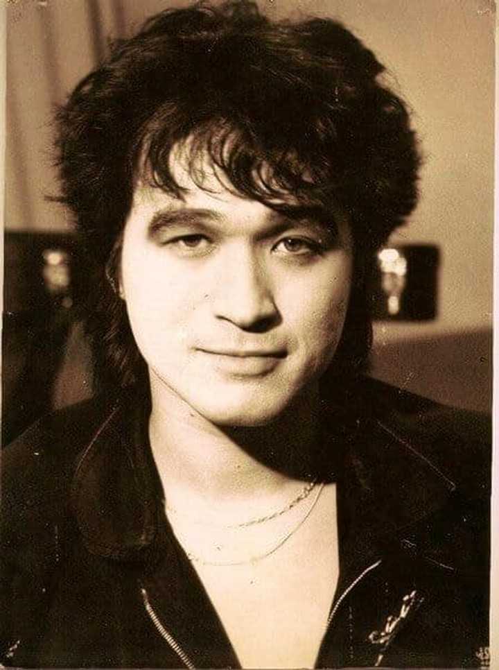 Viktor Tsoi biography, career, wife, songs, cause of death - KAMI.COM.PH