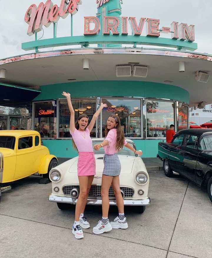 Retro outfit: trending in 2020 (30+ photos) - KAMI.COM.PH